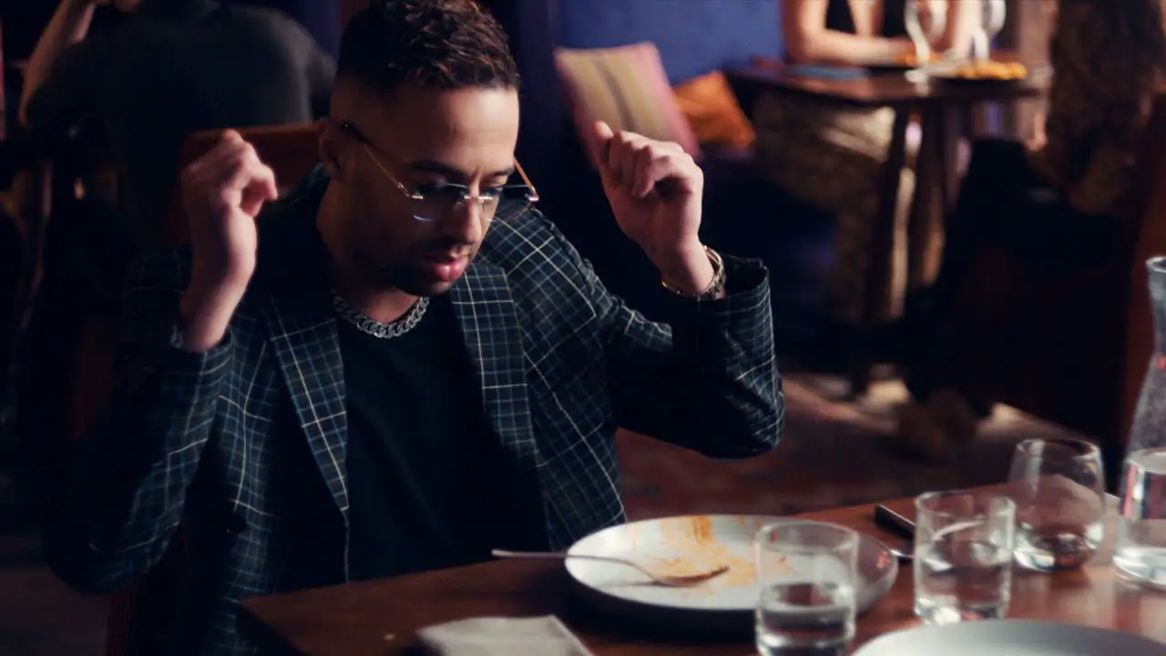 Naps est en " kiffance " dans son nouveau clip