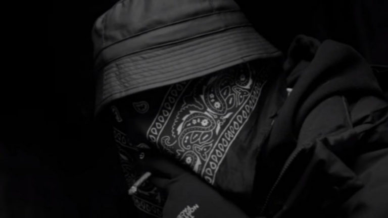 Ziak rafle tout sur son passage avec « Akimbo