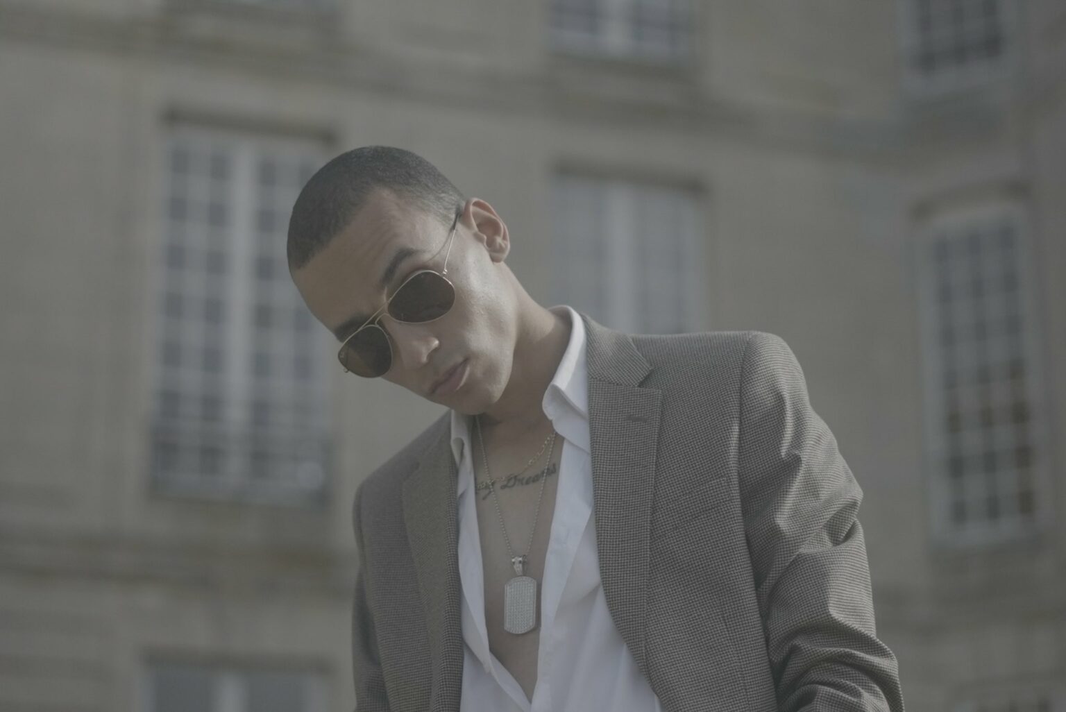 Le rappeur TITI Official dévoile son nouveau clip « Infini » [VIDÉO]