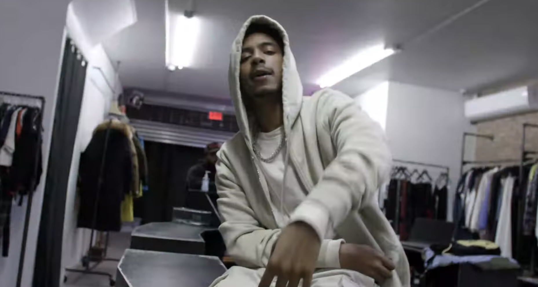 Bushi dévoile son nouveau clip intitulé « X » en hommage à XXXTentacion