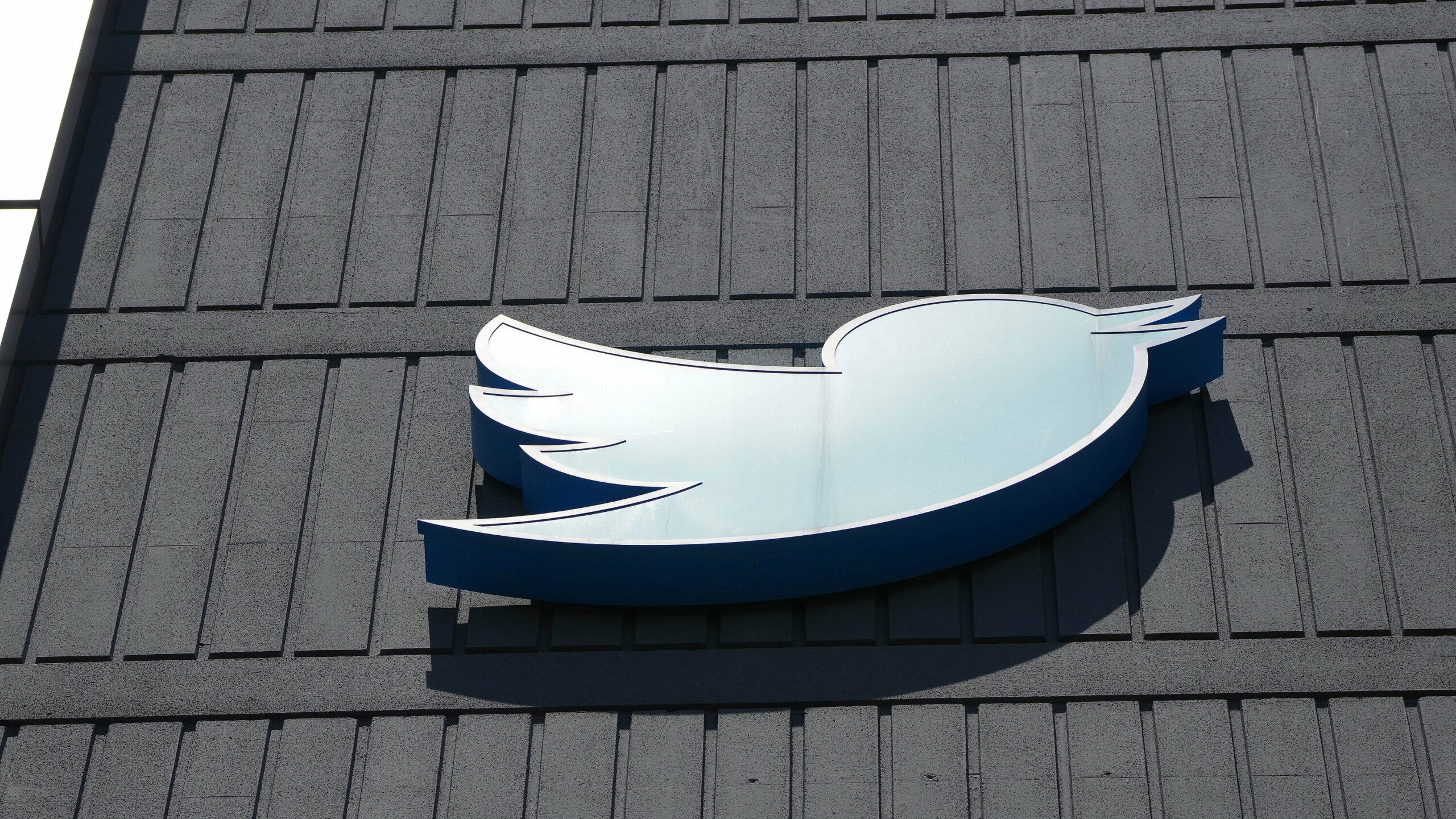 Twitter: le nom du réseau social change et devient désormais X