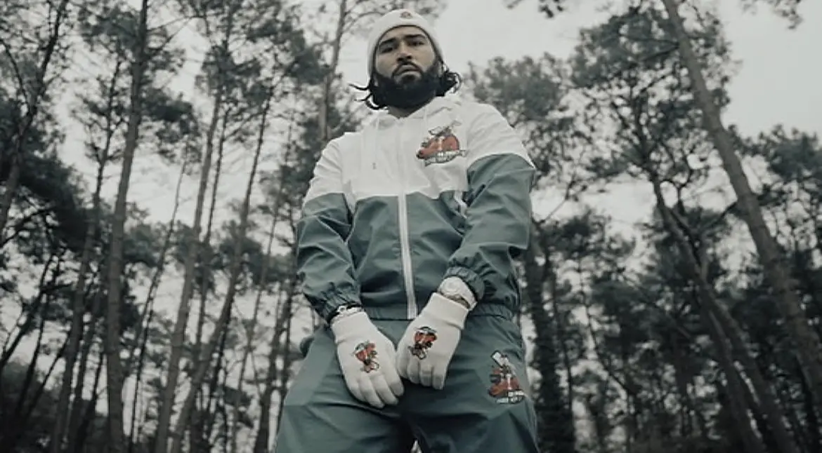 Lito est « indestructible » dans son nouveau clip [VIDÉO]