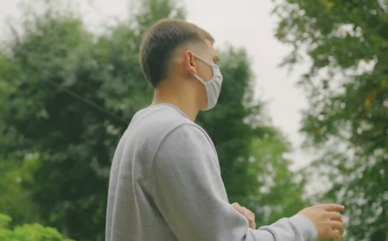 Lester Lee dévoile la « Prochaine session » son nouveau clip