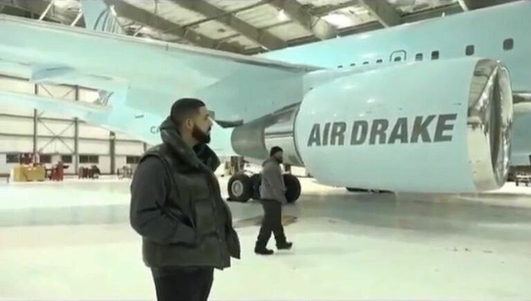 Air Drake : Drake nous présente son jet privé à 200 millions dollars ...